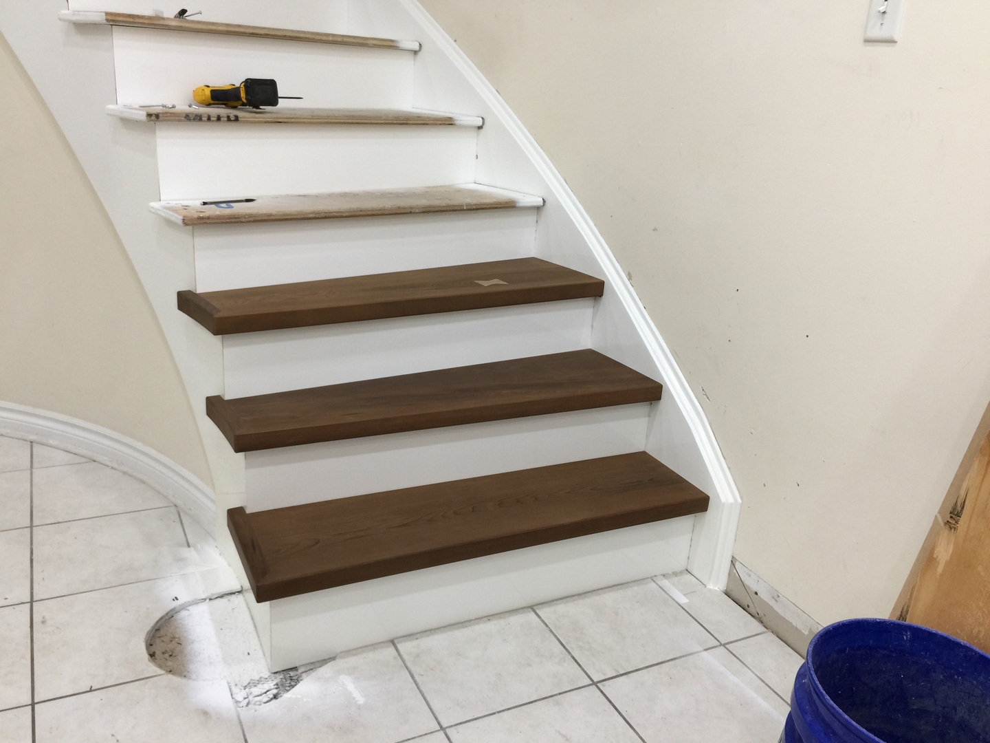 **COMPLETED** DIY Curved Staircase from rough-sawn lumber --= Lots of ...