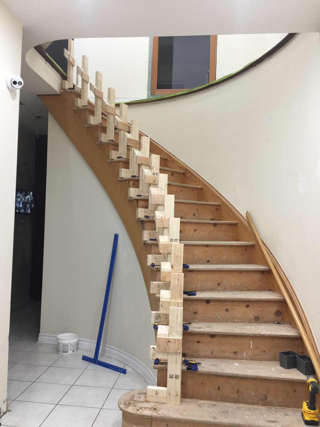 **COMPLETED** DIY Curved Staircase from rough-sawn lumber --= Lots of ...